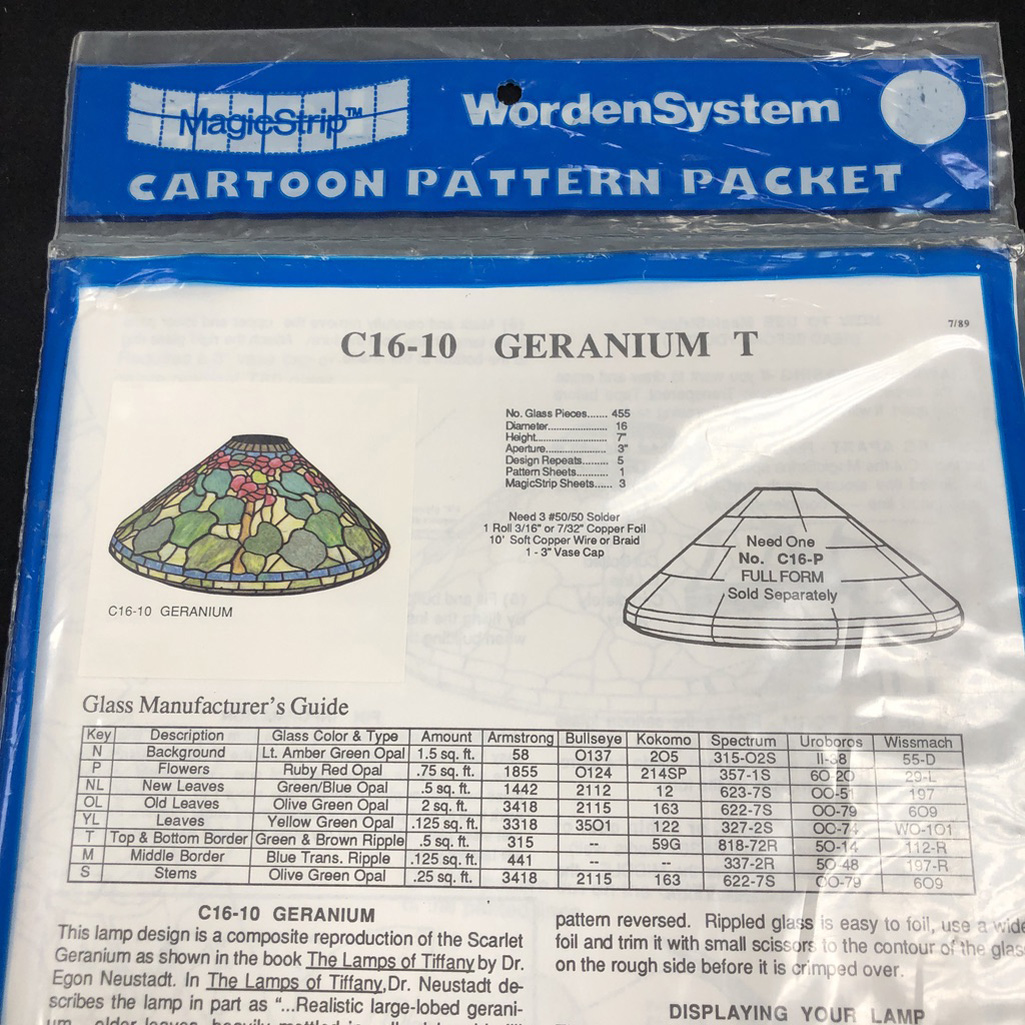 Worden C16-10 Geranium Lamp Pattern | Glass House Store